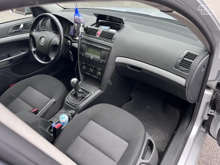Pelēks Skoda Octavia 2007 Viļņa, ar dzinēja tilpumu 1.90 L un nobraukumu 230 tūkst. km par 1777 €, foto 11 vietnē AUTOMOTO.COM.LV