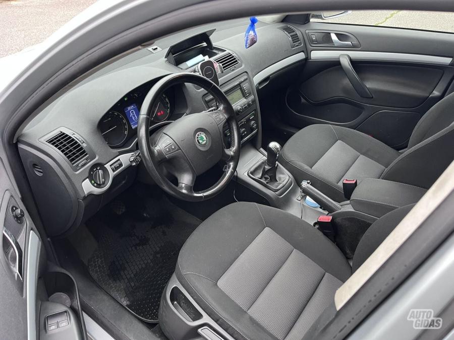 Pelēks Skoda Octavia 2007 Viļņa, ar dzinēja tilpumu 1.90 L un nobraukumu 230 tūkst. km par 1777 €, foto 12 vietnē AUTOMOTO.COM.LV