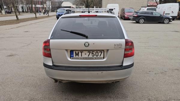 Grey Skoda Octavia 2008 in Riga, with an engine capacity of 2.00 L and mileage of 272 thousand km for 2250 €, photo 6 on AUTOMOTO.COM.LV