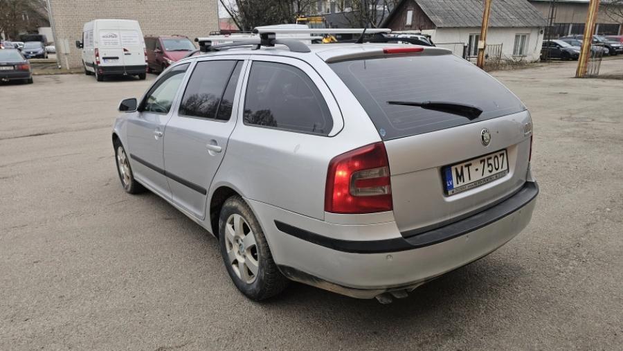 Grey Skoda Octavia 2008 in Riga, with an engine capacity of 2.00 L and mileage of 272 thousand km for 2250 €, photo 8 on AUTOMOTO.COM.LV