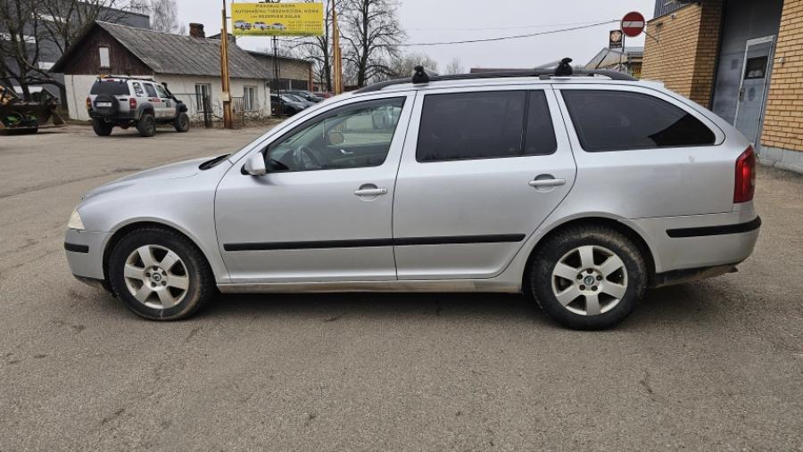 Grey Skoda Octavia 2008 in Riga, with an engine capacity of 2.00 L and mileage of 272 thousand km for 2250 €, photo 9 on AUTOMOTO.COM.LV