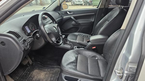 Grey Skoda Octavia 2008 in Riga, with an engine capacity of 2.00 L and mileage of 272 thousand km for 2250 €, photo 9 on AUTOMOTO.COM.LV