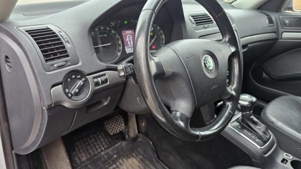 Grey Skoda Octavia 2008 in Riga, with an engine capacity of 2.00 L and mileage of 272 thousand km for 2250 €, photo 10 on AUTOMOTO.COM.LV