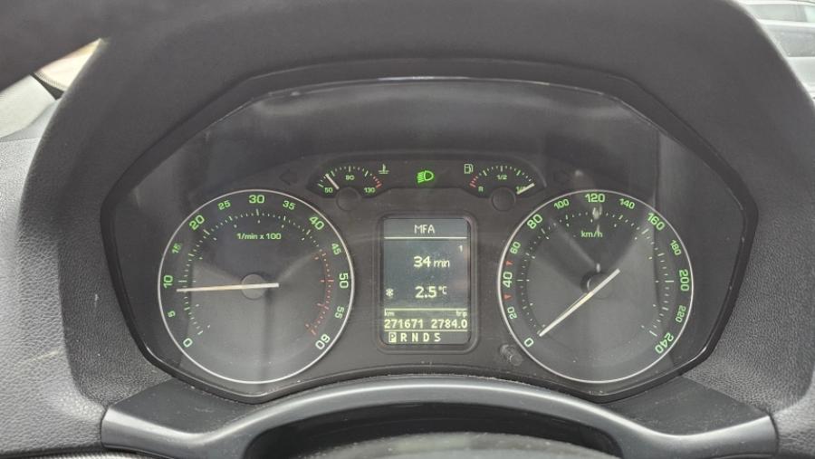 Grey Skoda Octavia 2008 in Riga, with an engine capacity of 2.00 L and mileage of 272 thousand km for 2250 €, photo 17 on AUTOMOTO.COM.LV
