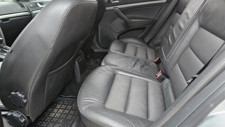 Grey Skoda Octavia 2008 in Riga, with an engine capacity of 2.00 L and mileage of 272 thousand km for 2250 €, photo 18 on AUTOMOTO.COM.LV
