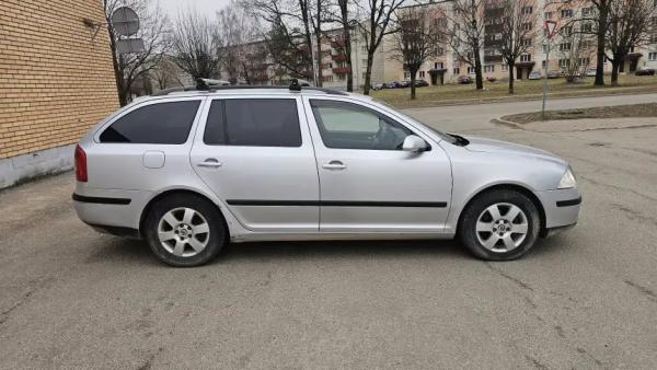 Pelēks Skoda Octavia 2008 Rīga, ar dzinēja tilpumu 2.00 L un nobraukumu 272 tūkst. km par 1950 €, foto 4 vietnē AUTOMOTO.COM.LV