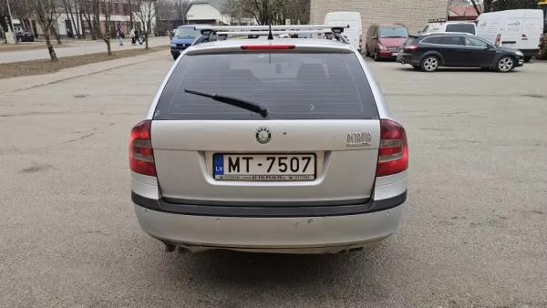 Pelēks Skoda Octavia 2008 Rīga, ar dzinēja tilpumu 2.00 L un nobraukumu 272 tūkst. km par 1950 €, foto 6 vietnē AUTOMOTO.COM.LV