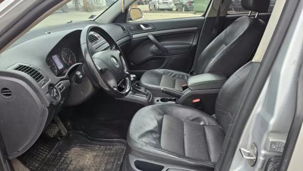 Pelēks Skoda Octavia 2008 Rīga, ar dzinēja tilpumu 2.00 L un nobraukumu 272 tūkst. km par 1950 €, foto 9 vietnē AUTOMOTO.COM.LV