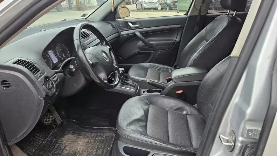 Pelēks Skoda Octavia 2008 Rīga, ar dzinēja tilpumu 2.00 L un nobraukumu 272 tūkst. km par 1950 €, foto 10 vietnē AUTOMOTO.COM.LV