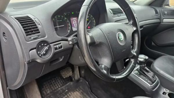 Pelēks Skoda Octavia 2008 Rīga, ar dzinēja tilpumu 2.00 L un nobraukumu 272 tūkst. km par 1950 €, foto 10 vietnē AUTOMOTO.COM.LV