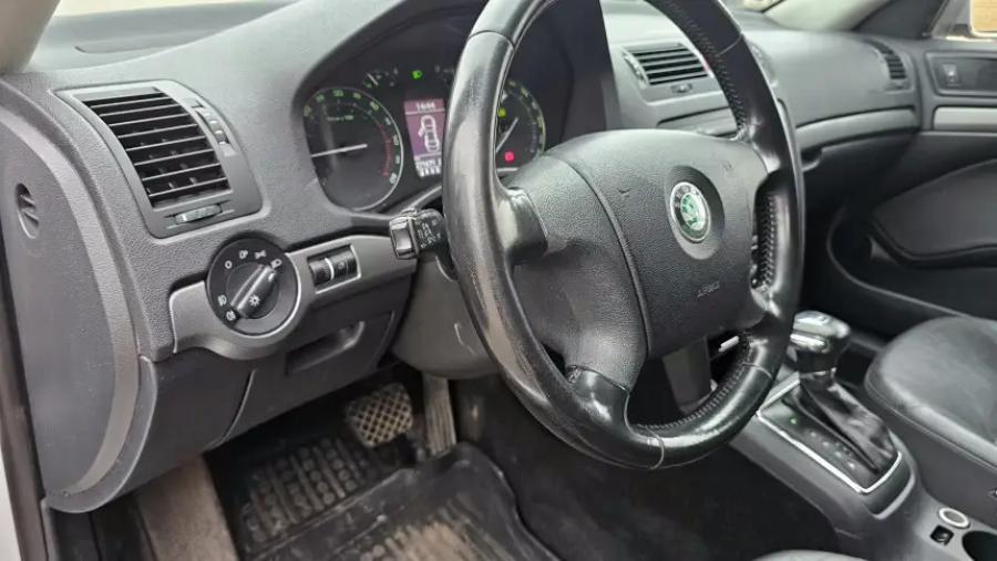 Pelēks Skoda Octavia 2008 Rīga, ar dzinēja tilpumu 2.00 L un nobraukumu 272 tūkst. km par 1950 €, foto 11 vietnē AUTOMOTO.COM.LV