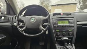 Pelēks Skoda Octavia 2008 Rīga, ar dzinēja tilpumu 2.00 L un nobraukumu 272 tūkst. km par 1950 €, foto 12 vietnē AUTOMOTO.COM.LV