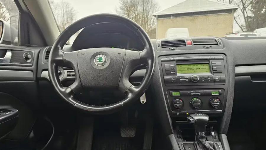 Pelēks Skoda Octavia 2008 Rīga, ar dzinēja tilpumu 2.00 L un nobraukumu 272 tūkst. km par 1950 €, foto 12 vietnē AUTOMOTO.COM.LV