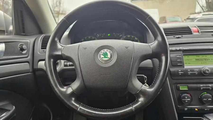 Pelēks Skoda Octavia 2008 Rīga, ar dzinēja tilpumu 2.00 L un nobraukumu 272 tūkst. km par 1950 €, foto 13 vietnē AUTOMOTO.COM.LV
