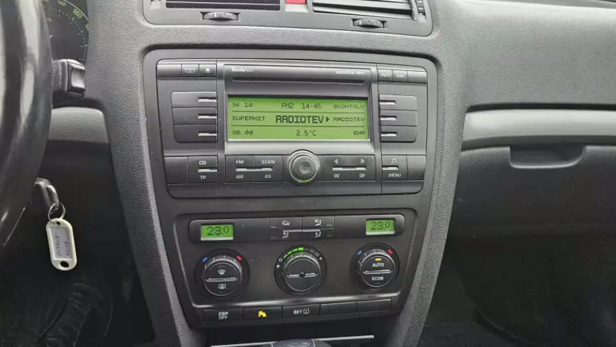 Pelēks Skoda Octavia 2008 Rīga, ar dzinēja tilpumu 2.00 L un nobraukumu 272 tūkst. km par 1950 €, foto 16 vietnē AUTOMOTO.COM.LV