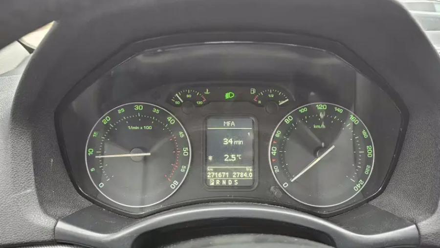 Pelēks Skoda Octavia 2008 Rīga, ar dzinēja tilpumu 2.00 L un nobraukumu 272 tūkst. km par 1950 €, foto 17 vietnē AUTOMOTO.COM.LV