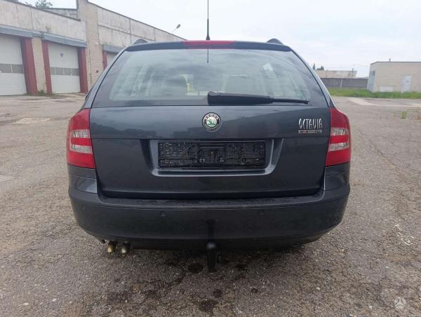 Pelēks Skoda Octavia 2008 Rokiškis, ar dzinēja tilpumu 1.90 L un nobraukumu 175 tūkst. km par 2700 €, foto 4 vietnē AUTOMOTO.COM.LV