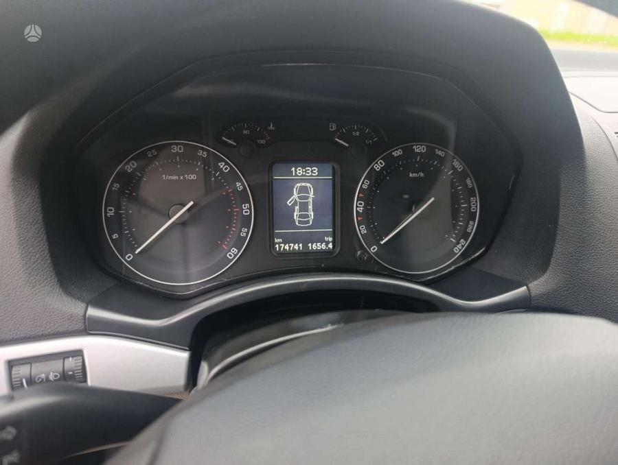 Pelēks Skoda Octavia 2008 Rokiškis, ar dzinēja tilpumu 1.90 L un nobraukumu 175 tūkst. km par 2700 €, foto 14 vietnē AUTOMOTO.COM.LV