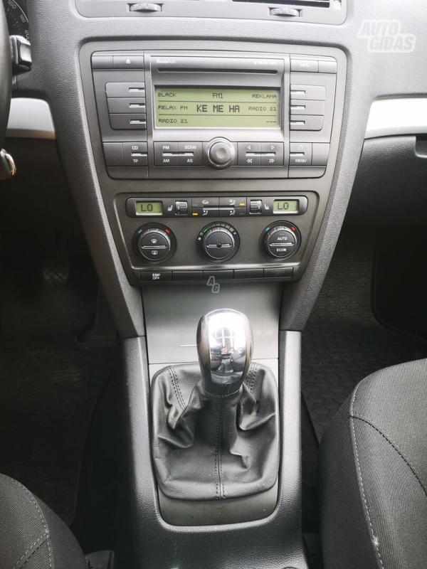 Grey Skoda Octavia 2008 in Radviliskis, with an engine capacity of 2.00 L and mileage of 269 thousand km for 2750 €, photo 8 on AUTOMOTO.COM.LV