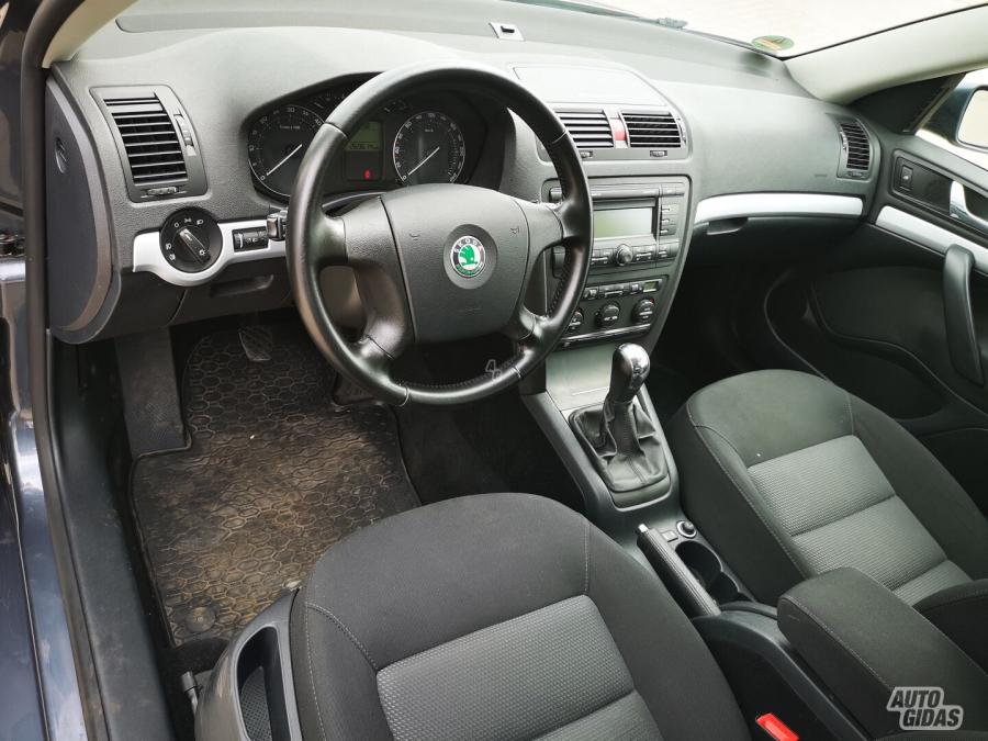 Pelēks Skoda Octavia 2008 Radviliškis, ar dzinēja tilpumu 2.00 L un nobraukumu 269 tūkst. km par 2750 €, foto 11 vietnē AUTOMOTO.COM.LV