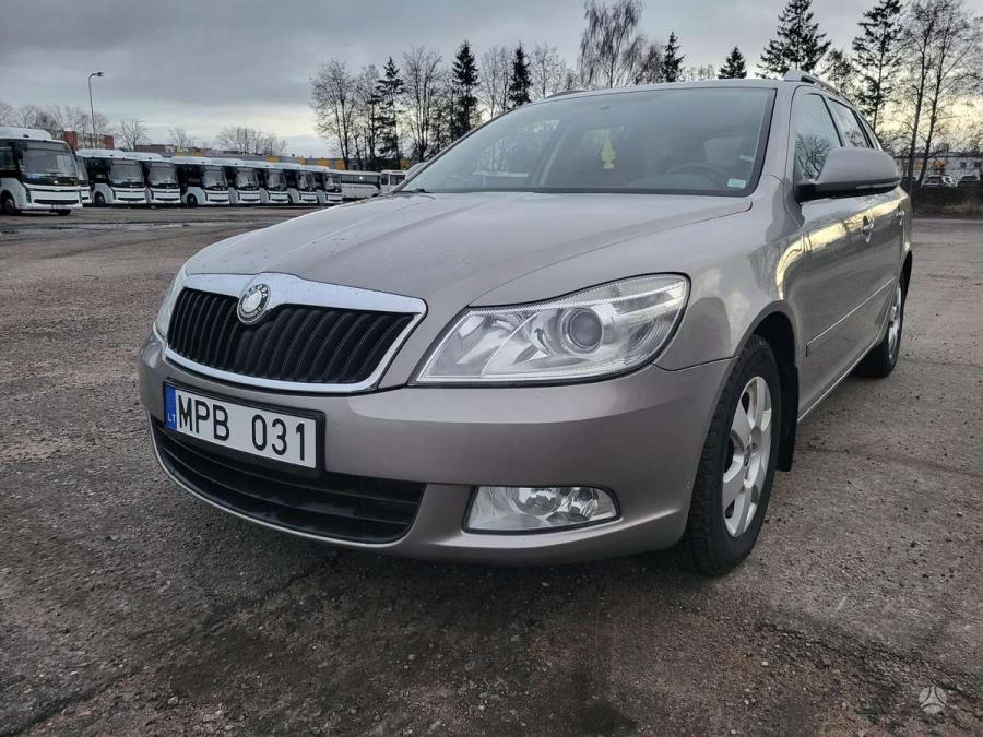 Grey Skoda Octavia 2009 in Panevezys, with an engine capacity of 1.60 L and mileage of 280 thousand km for 2500 €, photo 2 on AUTOMOTO.COM.LV
