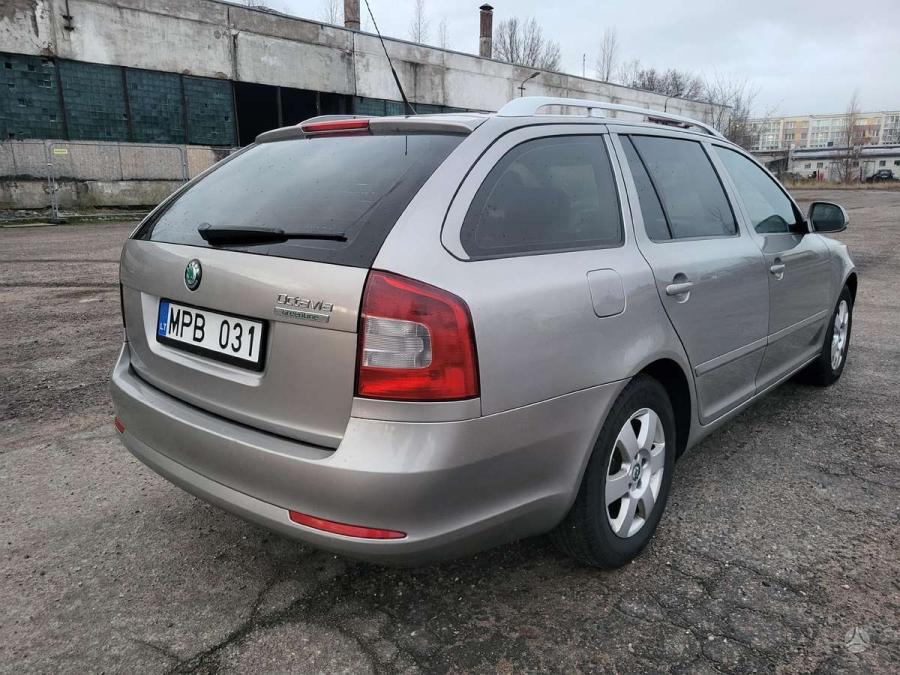 Grey Skoda Octavia 2009 in Panevezys, with an engine capacity of 1.60 L and mileage of 280 thousand km for 2500 €, photo 4 on AUTOMOTO.COM.LV