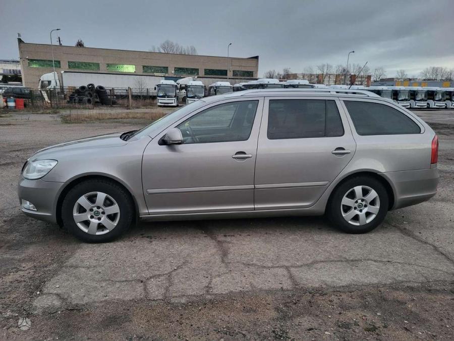 Grey Skoda Octavia 2009 in Panevezys, with an engine capacity of 1.60 L and mileage of 280 thousand km for 2500 €, photo 5 on AUTOMOTO.COM.LV