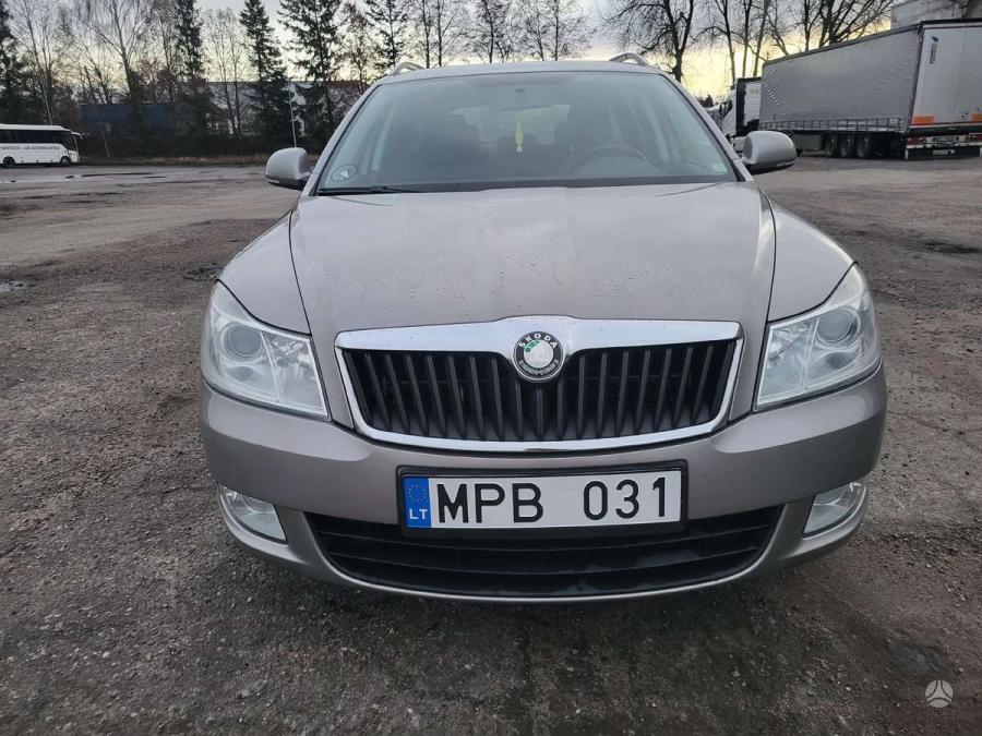 Grey Skoda Octavia 2009 in Panevezys, with an engine capacity of 1.60 L and mileage of 280 thousand km for 2500 €, photo 7 on AUTOMOTO.COM.LV