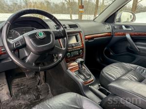 Pelēks Skoda Octavia 2009 Rīga, ar dzinēja tilpumu 2.00 L un nobraukumu 347 tūkst. km par 2000 €, foto 6 vietnē AUTOMOTO.COM.LV