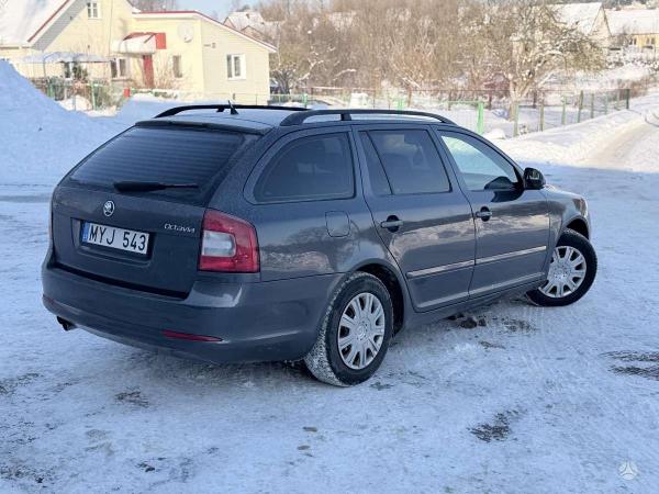 Pelēks Skoda Octavia 2009 Viļņa, ar dzinēja tilpumu 1.80 L un nobraukumu 141 tūkst. km par 2350 €, foto 3 vietnē AUTOMOTO.COM.LV