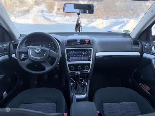 Pelēks Skoda Octavia 2009 Viļņa, ar dzinēja tilpumu 1.80 L un nobraukumu 141 tūkst. km par 2350 €, foto 6 vietnē AUTOMOTO.COM.LV