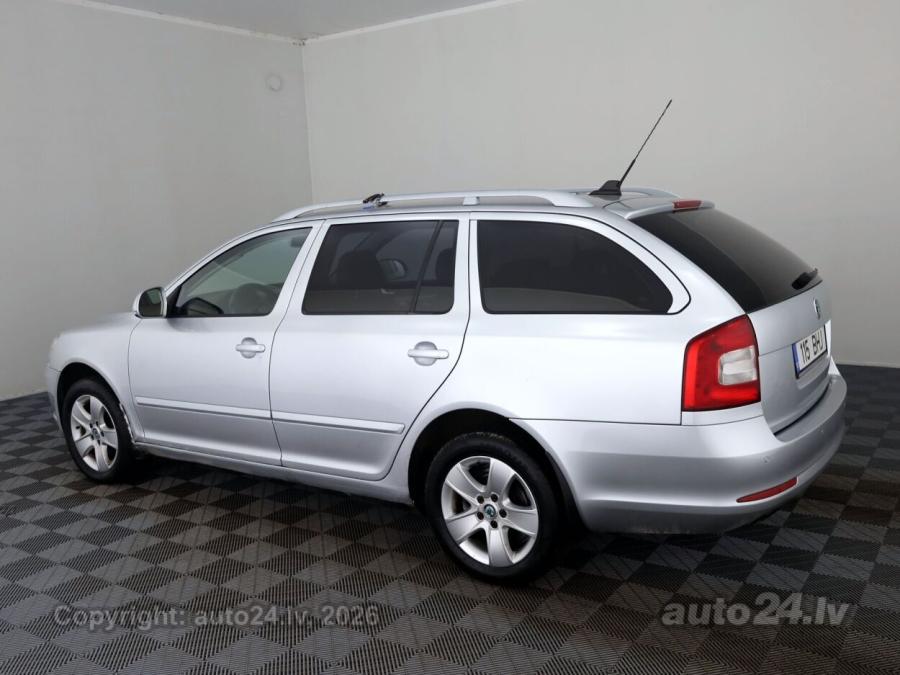 Grey Skoda Octavia 2009 in Tallinn, with an engine capacity of 2.00 L and mileage of 335 thousand km for 2199 €, photo 4 on AUTOMOTO.COM.LV