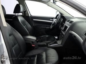 Grey Skoda Octavia 2009 in Tallinn, with an engine capacity of 2.00 L and mileage of 335 thousand km for 2199 €, photo 6 on AUTOMOTO.COM.LV