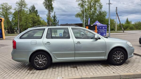 Pelēks Skoda Octavia 2009 Pakruojis, ar dzinēja tilpumu 1.60 L un nobraukumu 320 tūkst. km par 2950 €, foto 3 vietnē AUTOMOTO.COM.LV