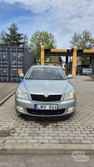 Grey Skoda Octavia 2009 in Pakruojis, with an engine capacity of 1.60 L and mileage of 320 thousand km for 2950 €, photo 5 on AUTOMOTO.COM.LV
