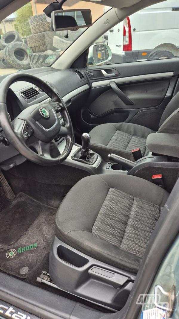 Pelēks Skoda Octavia 2009 Pakruojis, ar dzinēja tilpumu 1.60 L un nobraukumu 320 tūkst. km par 2950 €, foto 8 vietnē AUTOMOTO.COM.LV