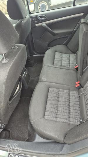 Grey Skoda Octavia 2009 in Pakruojis, with an engine capacity of 1.60 L and mileage of 320 thousand km for 2950 €, photo 10 on AUTOMOTO.COM.LV