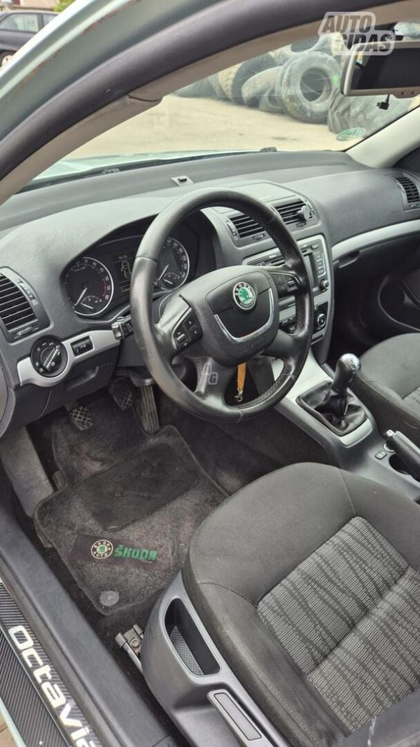 Pelēks Skoda Octavia 2009 Pakruojis, ar dzinēja tilpumu 1.60 L un nobraukumu 320 tūkst. km par 2950 €, foto 10 vietnē AUTOMOTO.COM.LV