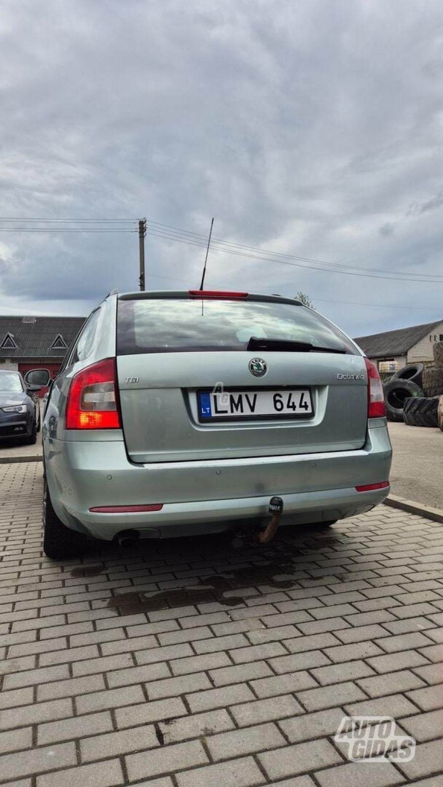 Grey Skoda Octavia 2009 in Pakruojis, with an engine capacity of 1.60 L and mileage of 320 thousand km for 2950 €, photo 6 on AUTOMOTO.COM.LV