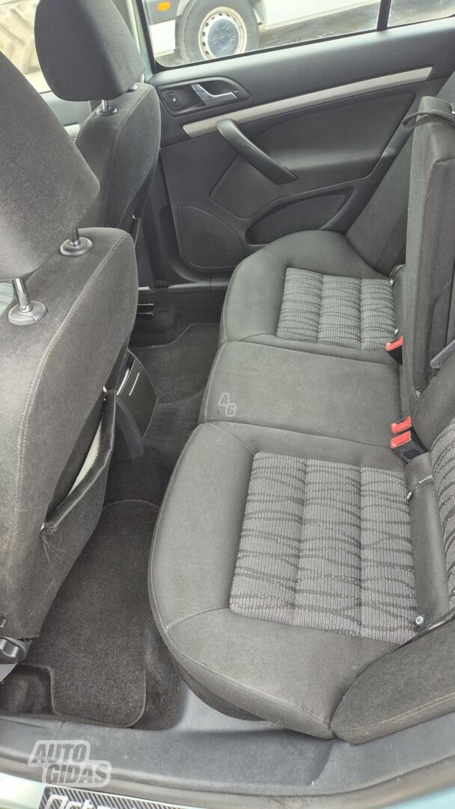 Grey Skoda Octavia 2009 in Pakruojis, with an engine capacity of 1.60 L and mileage of 320 thousand km for 2950 €, photo 10 on AUTOMOTO.COM.LV
