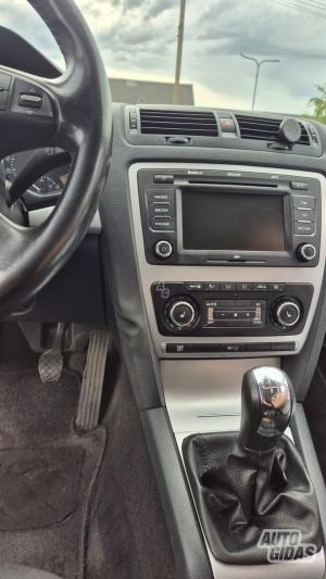 Grey Skoda Octavia 2009 in Pakruojis, with an engine capacity of 1.60 L and mileage of 320 thousand km for 2950 €, photo 12 on AUTOMOTO.COM.LV