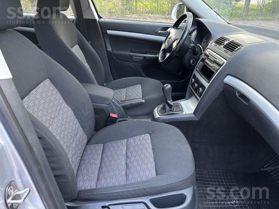 Grey Skoda Octavia 2009 in Ogre, with an engine capacity of 1.40 L and mileage of 229 thousand km for 4200 €, photo 11 on AUTOMOTO.COM.LV