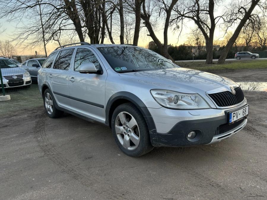 Pelēks Skoda Octavia 2009 Rīga, ar dzinēja tilpumu 2.00 L un nobraukumu 407 tūkst. km par 3995 €, foto 3 vietnē AUTOMOTO.COM.LV