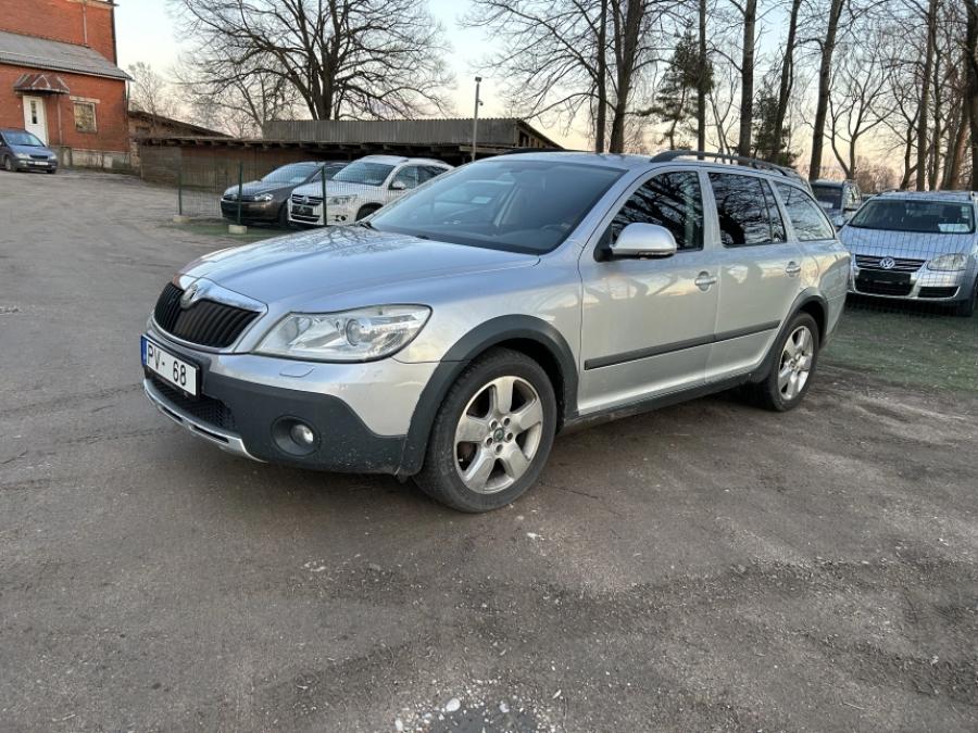 Pelēks Skoda Octavia 2009 Rīga, ar dzinēja tilpumu 2.00 L un nobraukumu 407 tūkst. km par 3995 €, foto 5 vietnē AUTOMOTO.COM.LV