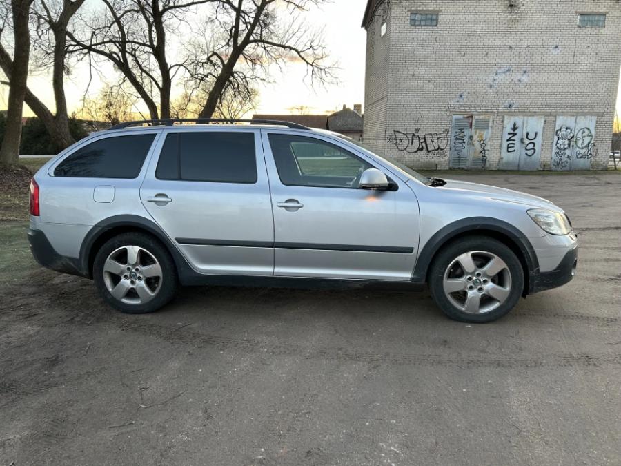 Pelēks Skoda Octavia 2009 Rīga, ar dzinēja tilpumu 2.00 L un nobraukumu 407 tūkst. km par 3995 €, foto 6 vietnē AUTOMOTO.COM.LV