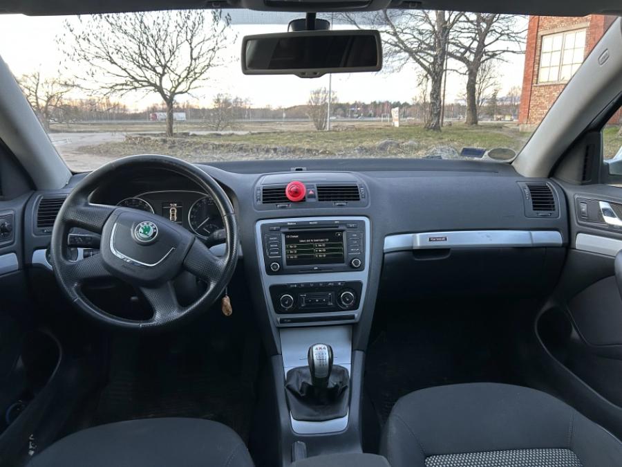 Pelēks Skoda Octavia 2009 Rīga, ar dzinēja tilpumu 2.00 L un nobraukumu 407 tūkst. km par 3995 €, foto 11 vietnē AUTOMOTO.COM.LV
