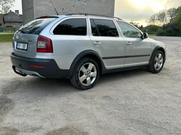 Grey Skoda Octavia 2009 in Grobiņa, with an engine capacity of 2.00 L and mileage of 407 thousand km for 3995 €, photo 4 on AUTOMOTO.COM.LV