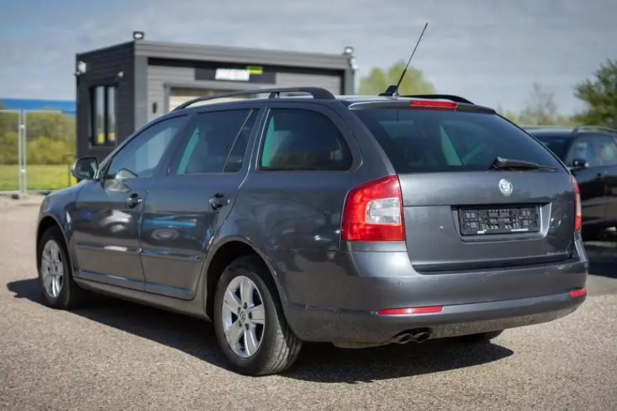 Grey Skoda Octavia 2009 in Liepaja, with an engine capacity of 1.80 L and mileage of 231 thousand km for 5700 €, photo 3 on AUTOMOTO.COM.LV