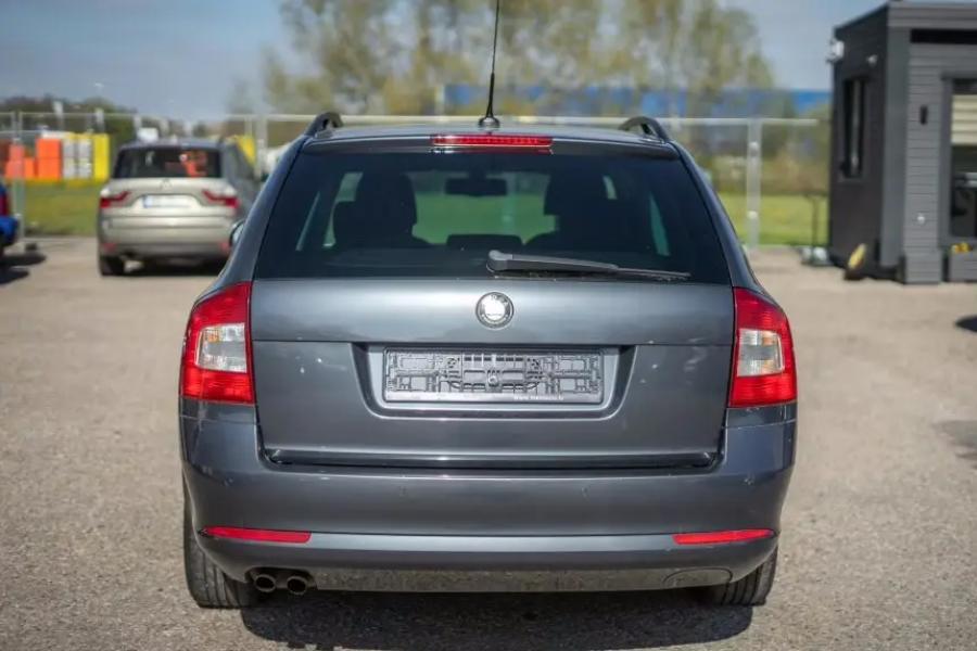 Grey Skoda Octavia 2009 in Liepaja, with an engine capacity of 1.80 L and mileage of 231 thousand km for 5700 €, photo 4 on AUTOMOTO.COM.LV