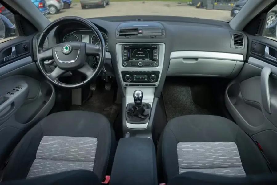 Grey Skoda Octavia 2009 in Liepaja, with an engine capacity of 1.80 L and mileage of 231 thousand km for 5700 €, photo 7 on AUTOMOTO.COM.LV